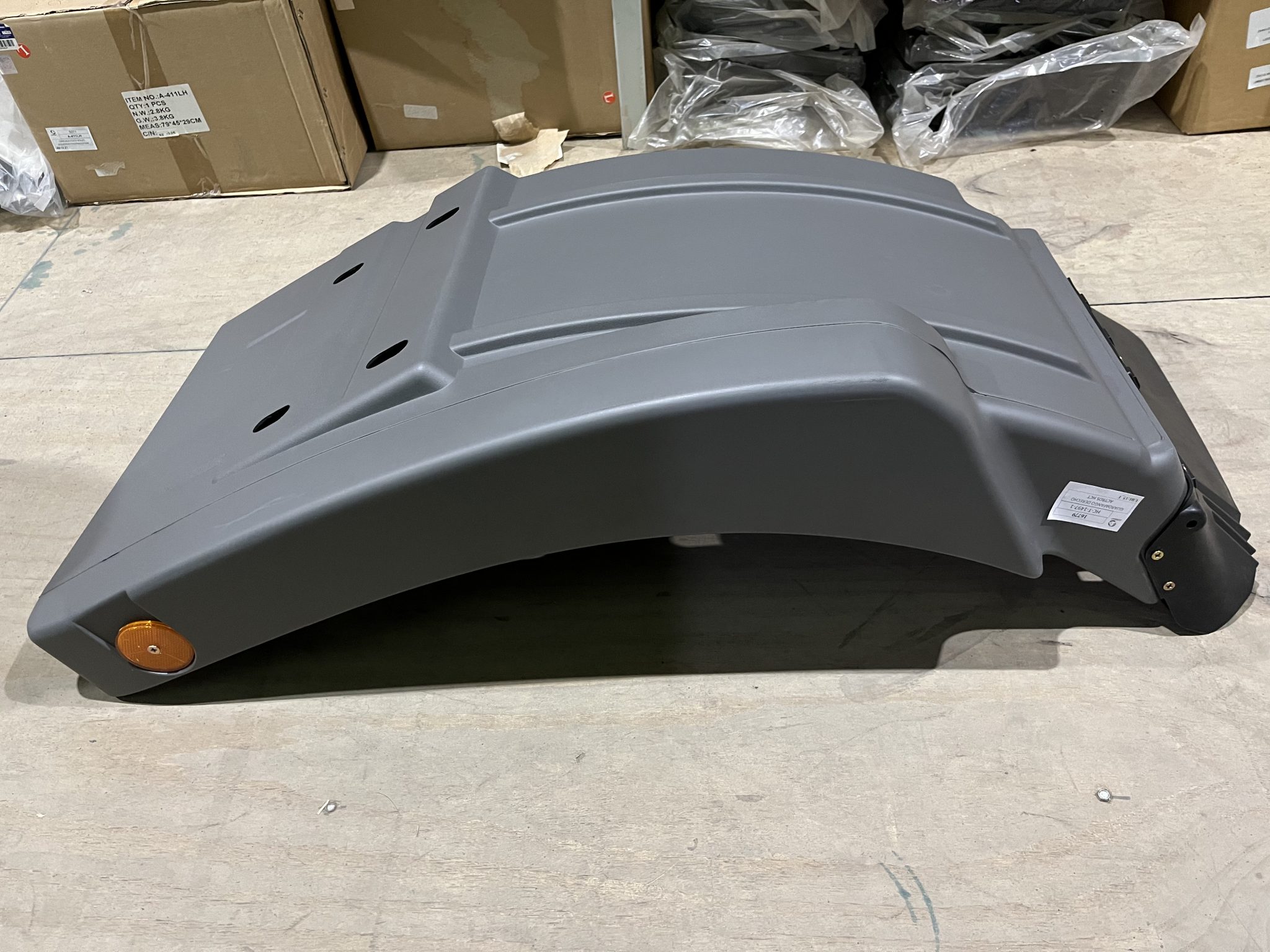 GUARDAFANGO DERECHO ACTROS HCT - Importadora de repuestos Jormat